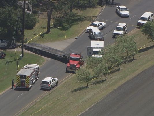 Officer shoots suspect after 18-wheeler chase ends in Kaufman County ...
