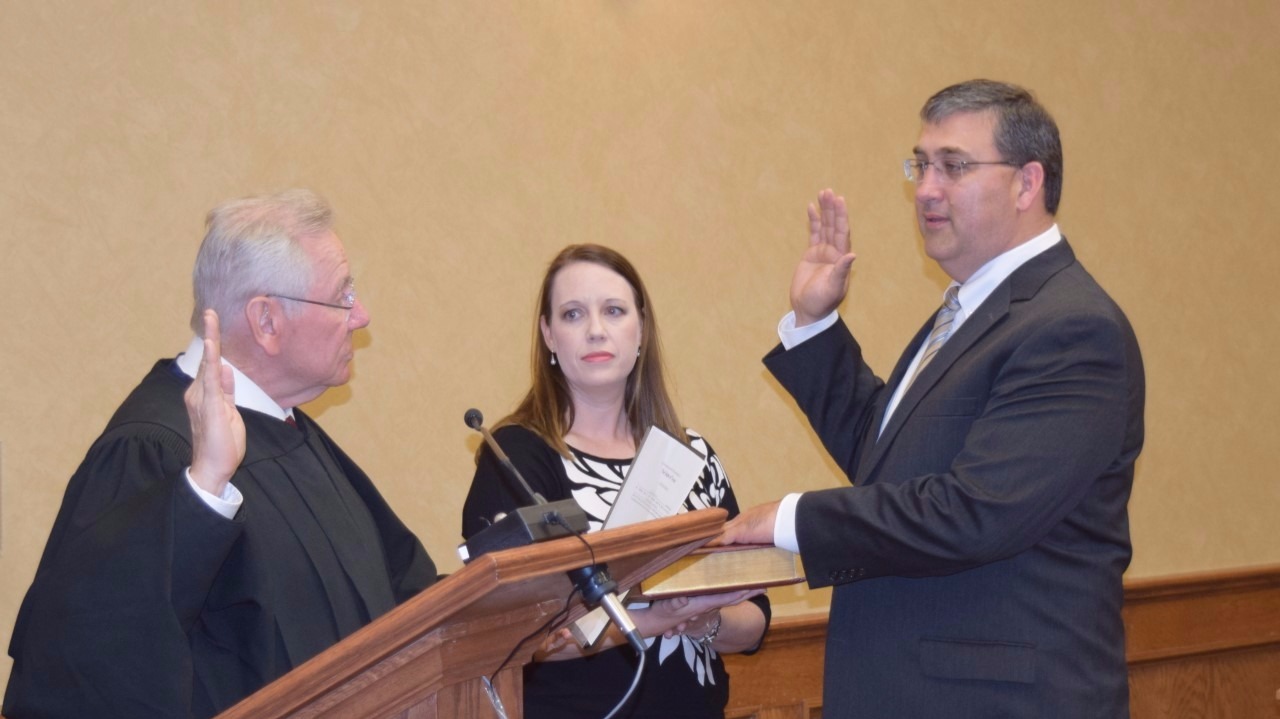 Acting Smith County Judge Nathaniel Moran sworn in | cbs19.tv